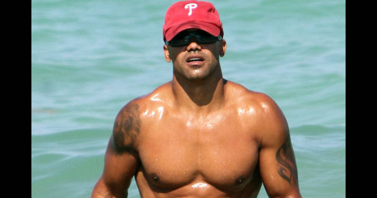 Le héros d'Esprits Criminels Shemar Moore, torse nu sur à Miami Beach. Le 5 mai 2012. - Purepeople