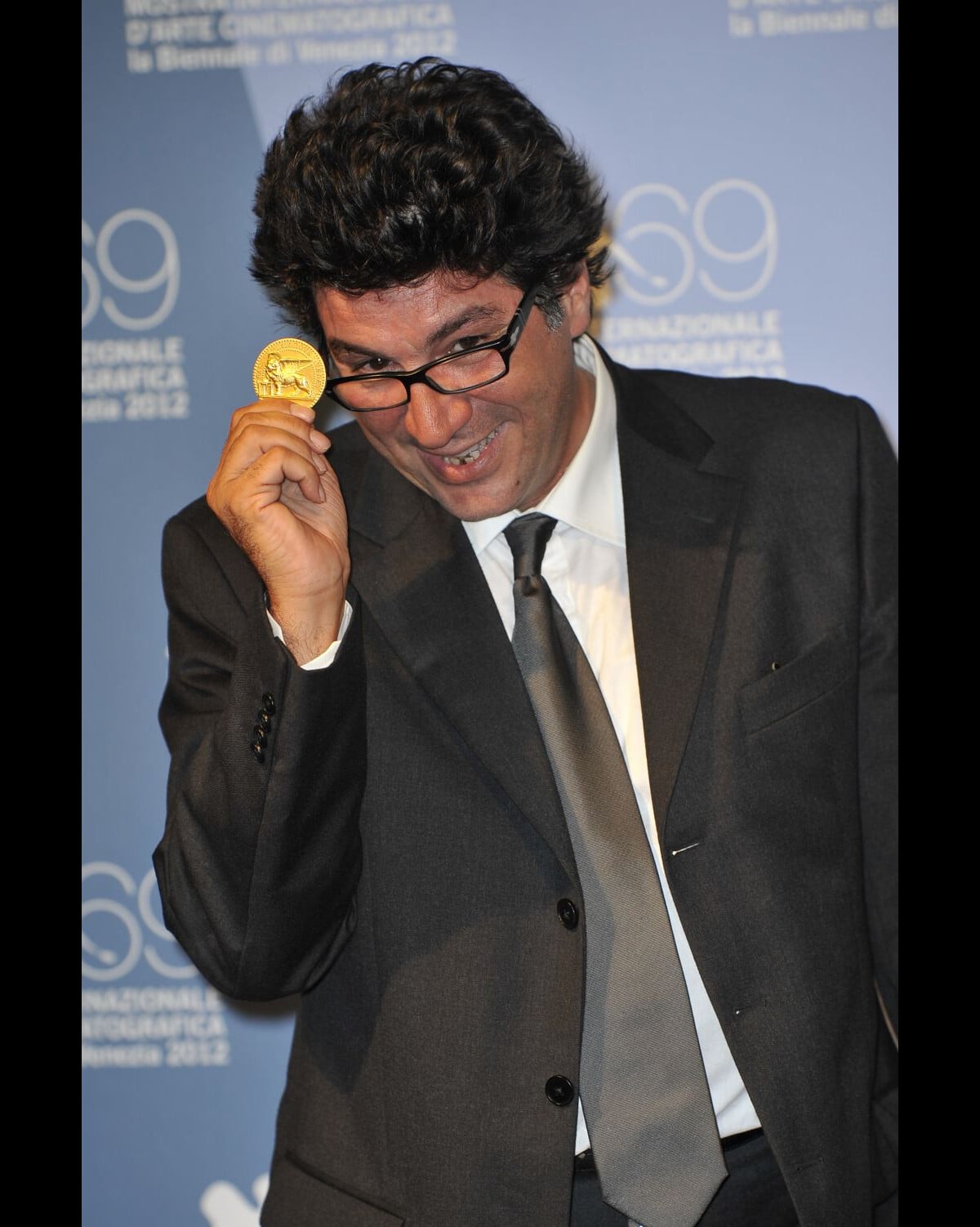 Photo : Le réalisateur Daniele Cipri et le prix de la meilleure ...