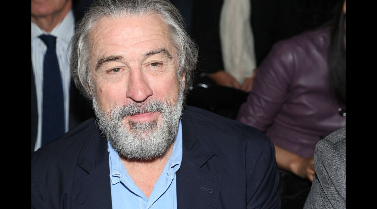 Photo : Le barbu Robert de Niro assiste au défilé prêt-à-porter de ...