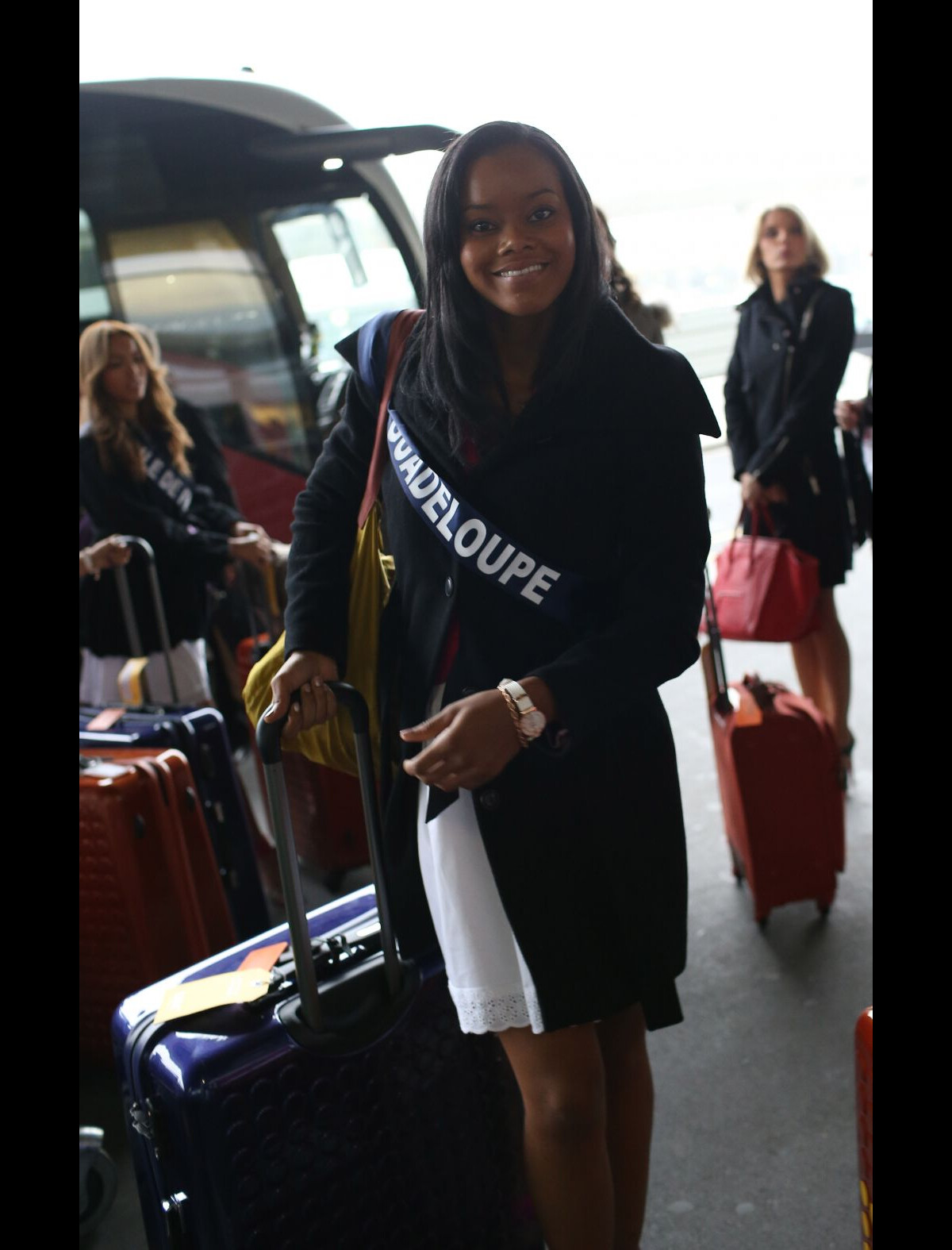 Photo : Cynthia Tinedor, Miss Guadeloupe, arrive à l'aéroport Charles ...