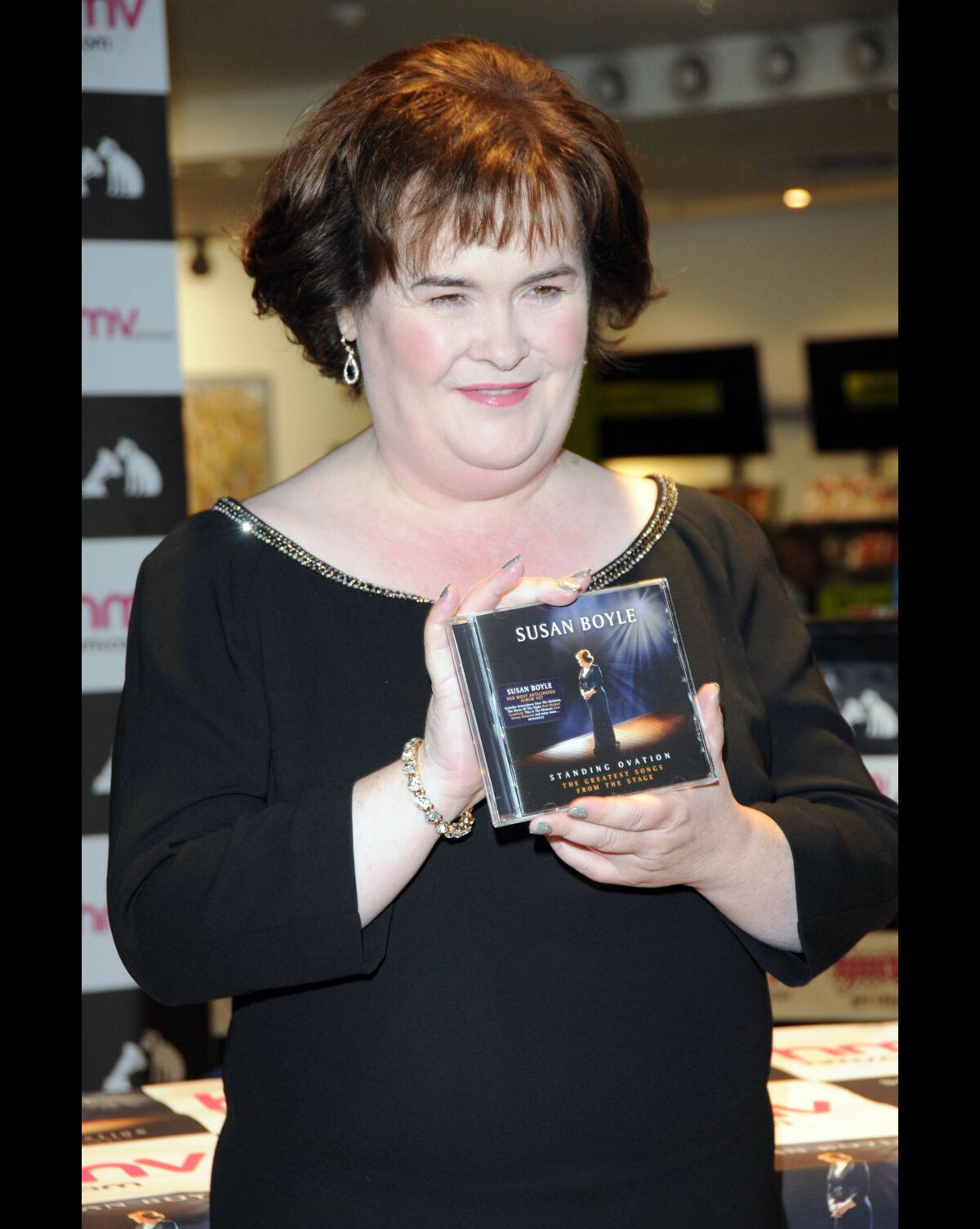 Photo : Susan Boyle présente son dernier album Standing Ovation à ...