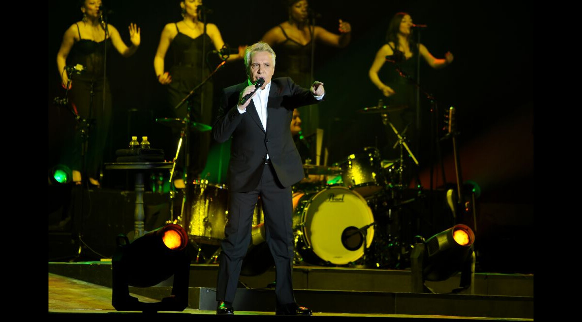 Photo : Michel Sardou lors de son remarquable concert du Palais ...