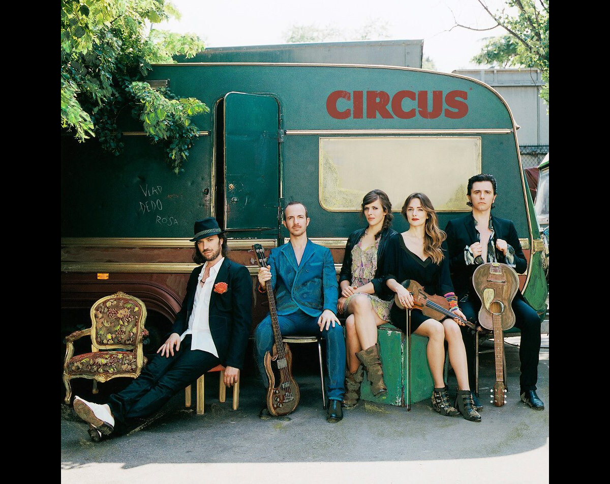 Vidéo : Circus, Sur un fil, 2012 - Purepeople