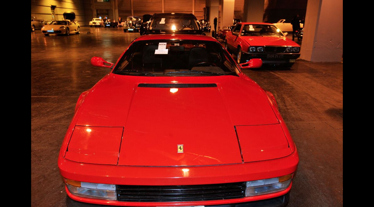 Photo : La Ferrari Testarossa du comédien Alain Delon, à Paris le 8 ...