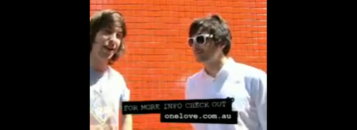 Vidéo : DJ Ajax en interview sur OneLove TV, 2009. - Purepeople
