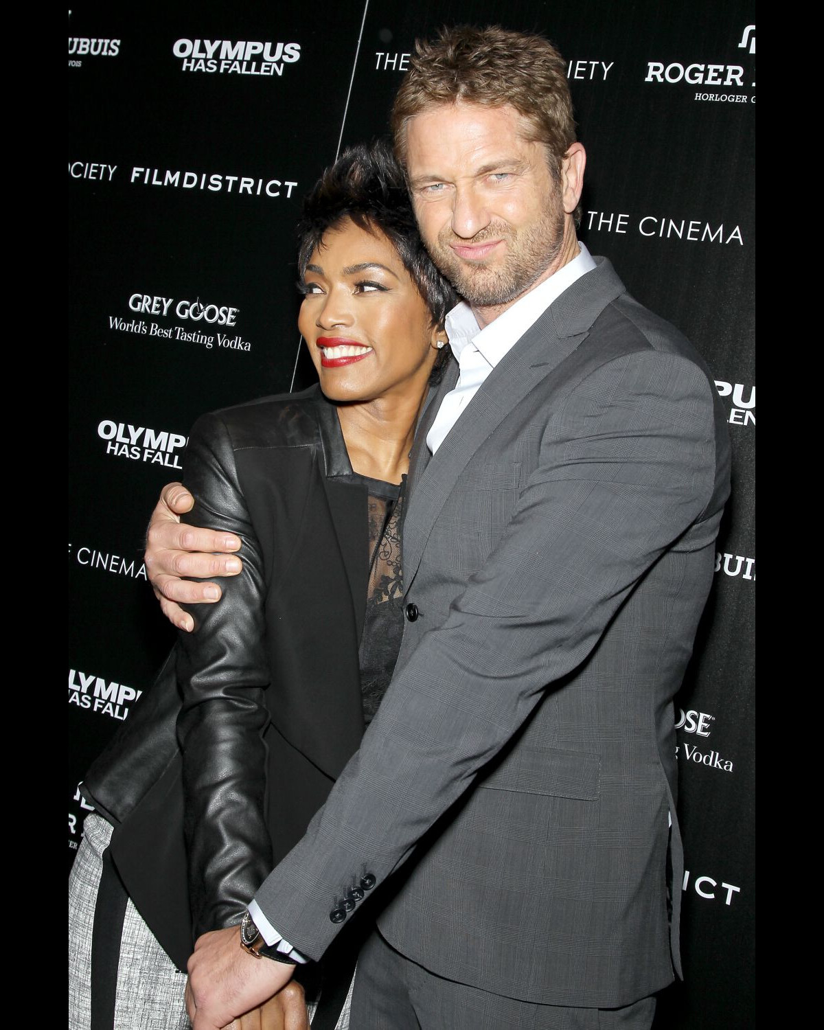 Photo : Gerard Butler et Angela Bassett lors de la première à New York ...