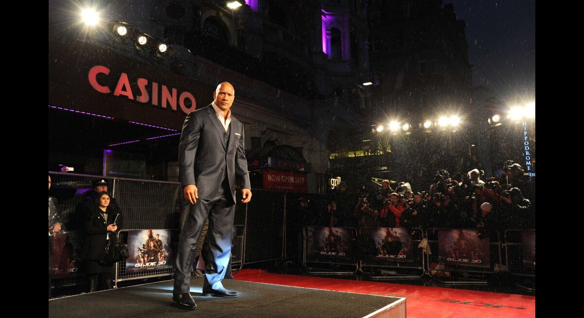 Photo : Dwayne Johnson pose à la première du film G.I. Joe ... Photo : Dwayne Johnson pose à la première du film G.I. Joe ...