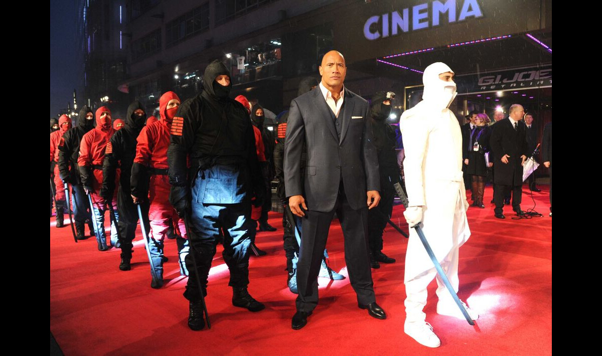 Photo : Dwayne Johnson se donne en spectacle lors de la première du ... Photo : Dwayne Johnson se donne en spectacle lors de la première du ...