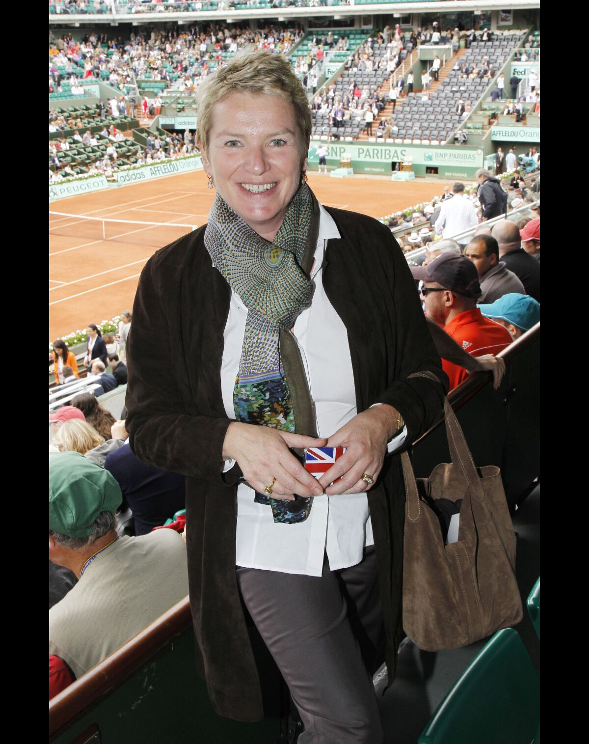 Vidéo : Elise Lucet en juin 2012 à Roland Garros - Purepeople