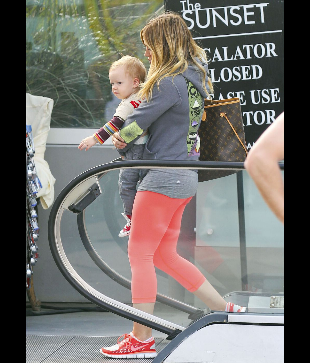 Photo : Hilary Duff et son petit Luca prenant un petit-déjeuner sur la ...