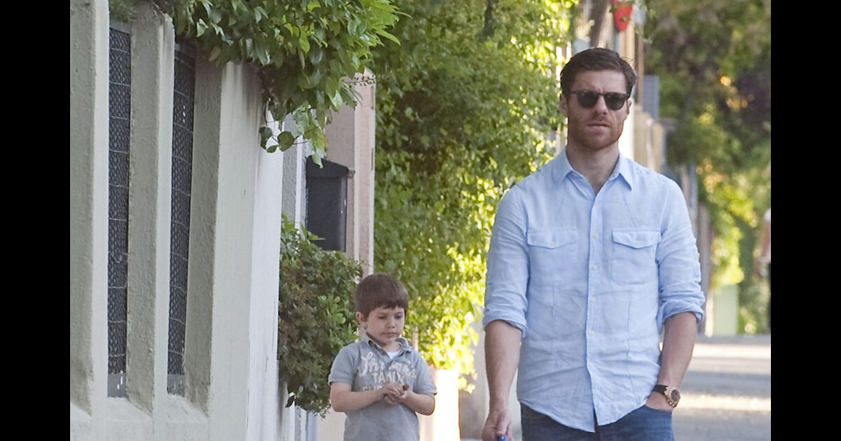 Xabi Alonso : En balade avec sa femme et son fils, loin des tensions du ...
