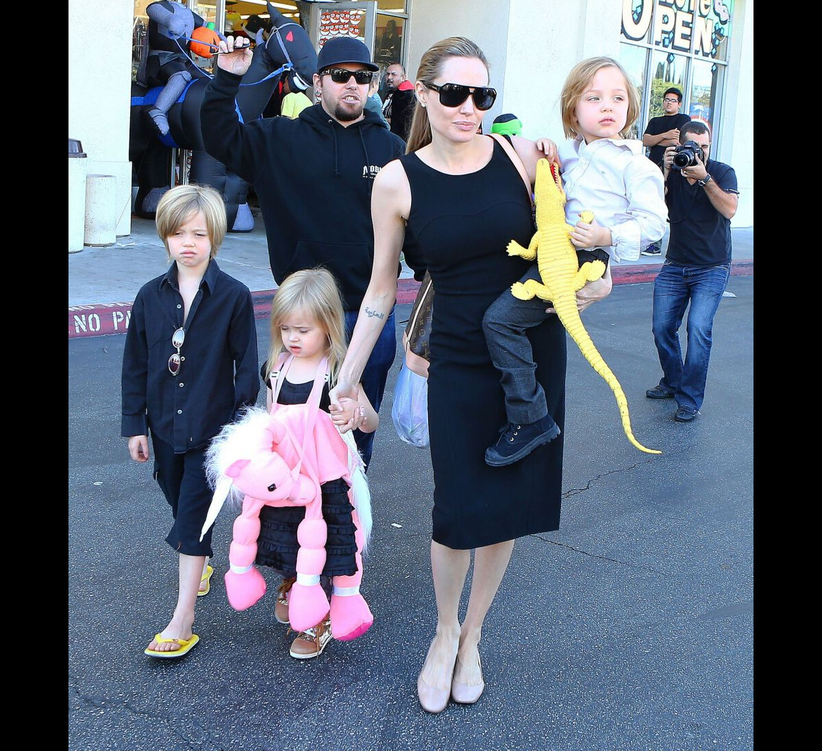 Photo : Angelina Jolie et ses enfants Shiloh, Knox et Vivienne à ...