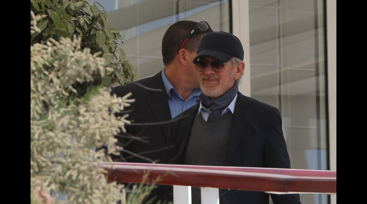 Vidéo : Steven Spielberg à l'hôtel Cap-Eden-Roc à Antibes, le 14 mai ...