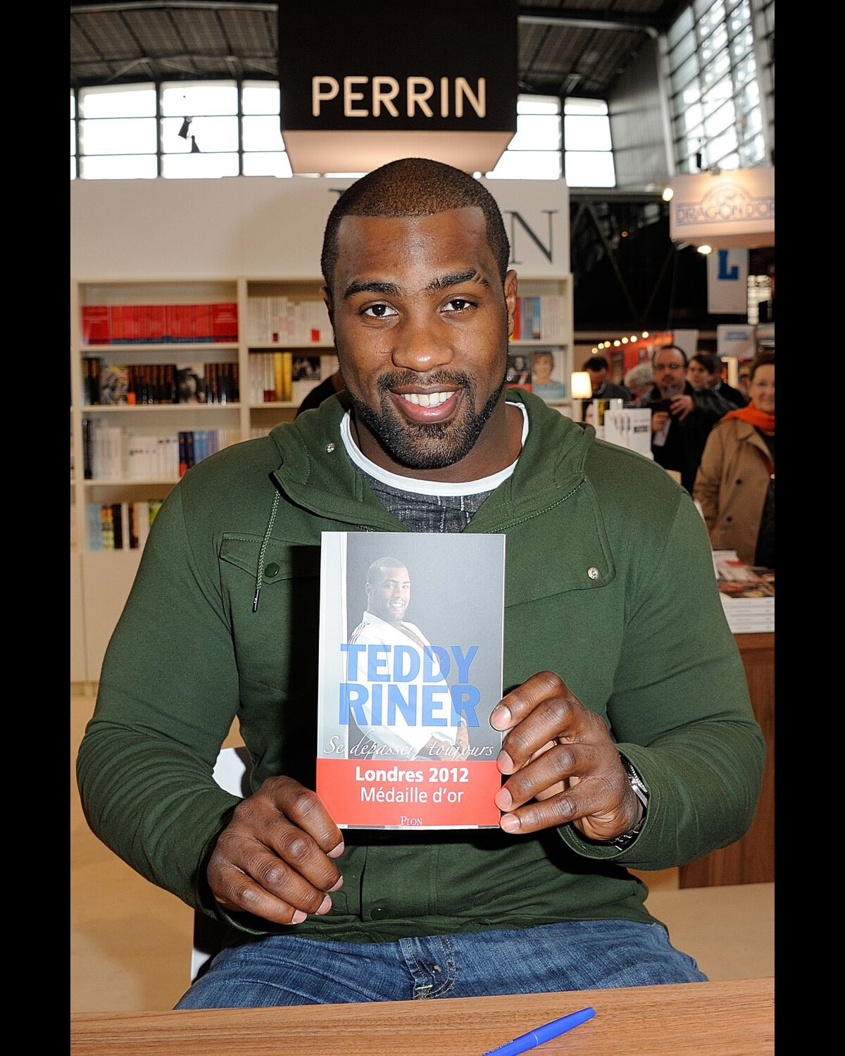 Photo : Teddy Riner au Salon du Livre le 22 mars 2013 à la Porte de ...