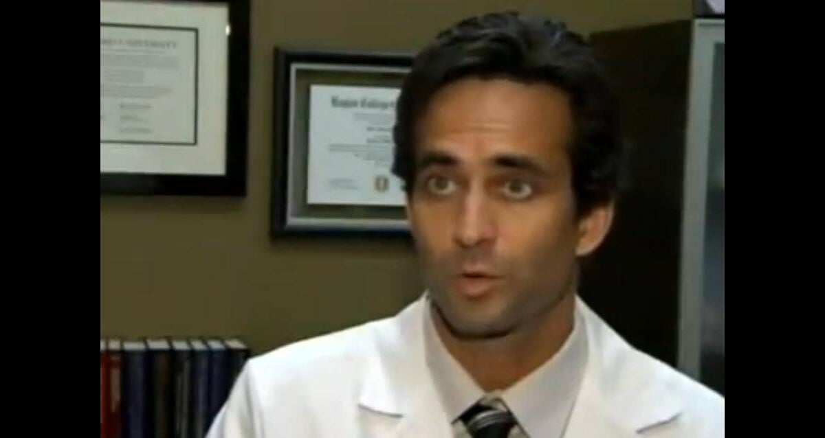 Vidéo : Le Dr Marc Mani, nouveau petit ami d'Heather Locklear, est ...