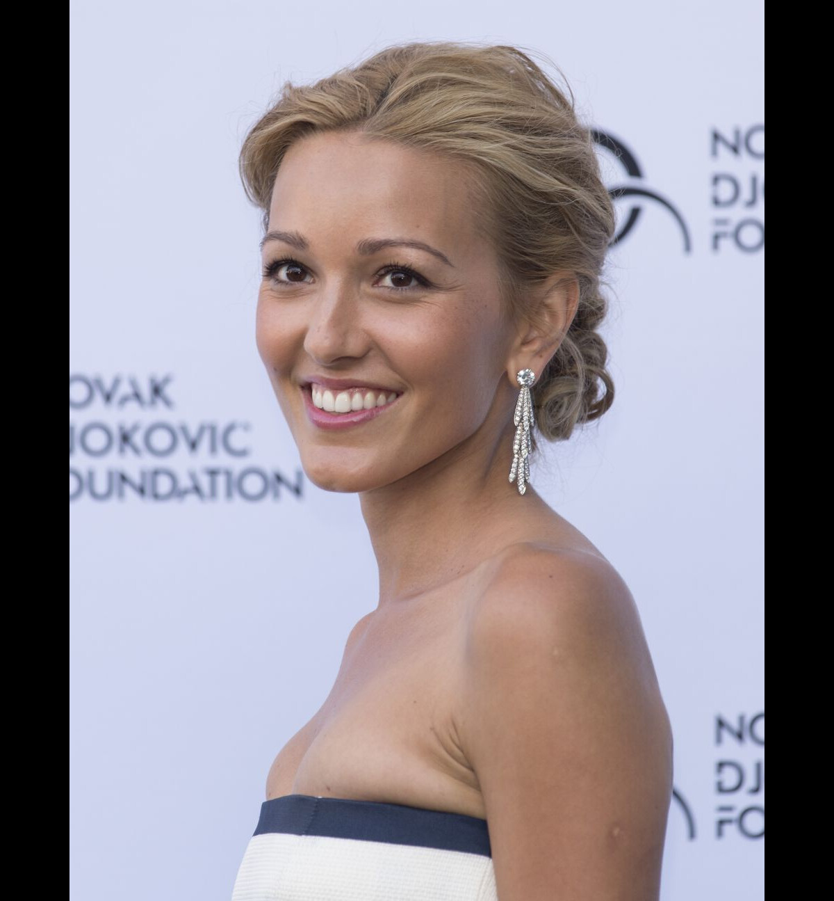 Photo : Jelena Ristic lors du dîner organisé pour récolter des fonds en ...