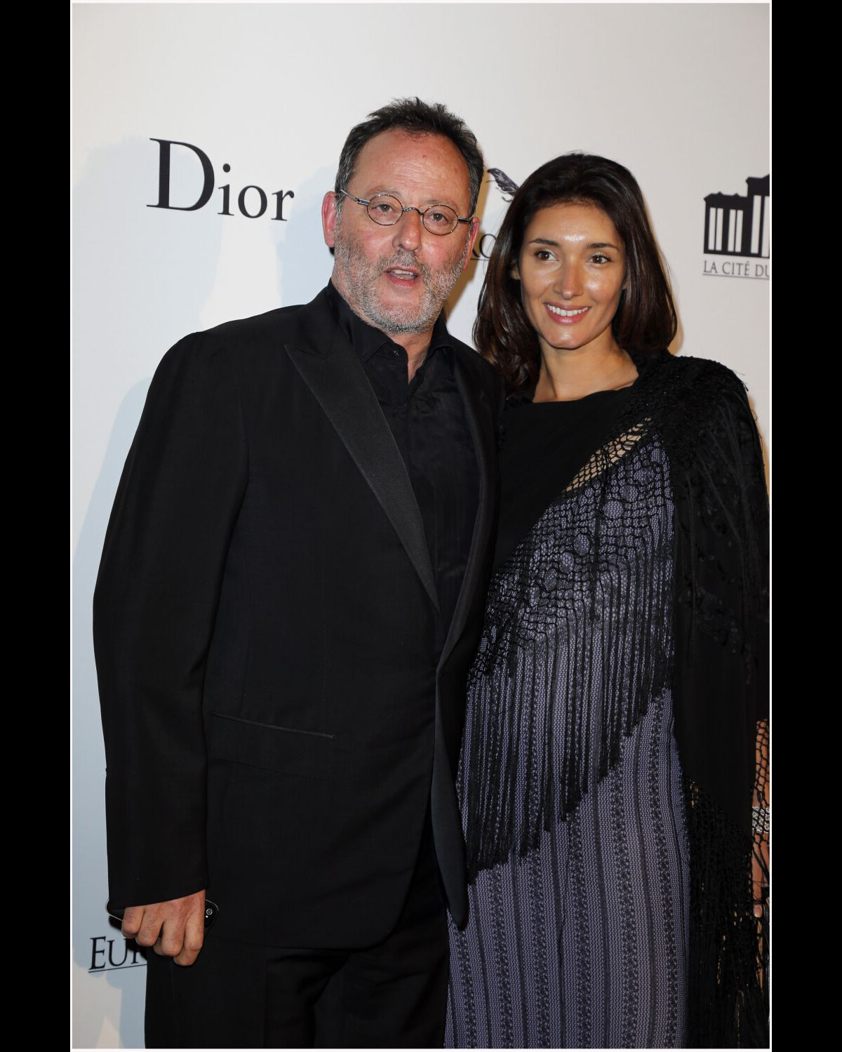 Vidéo : Jean Reno et sa femme Zofia à Saint Denis, en France, le 21 ...