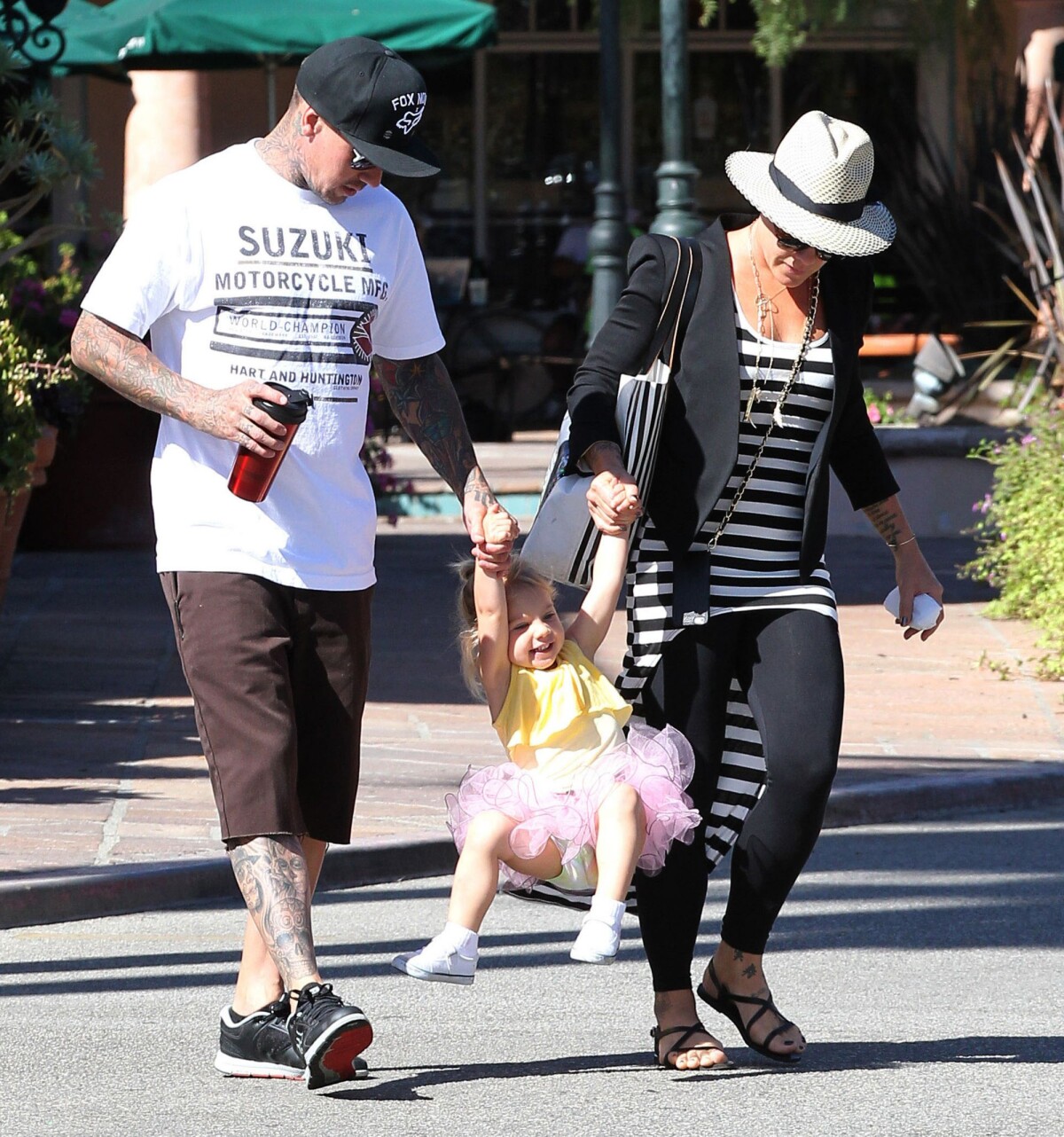 Photo : Pink et son mari Carey Hart emmènent leur fille Willow prendre ...