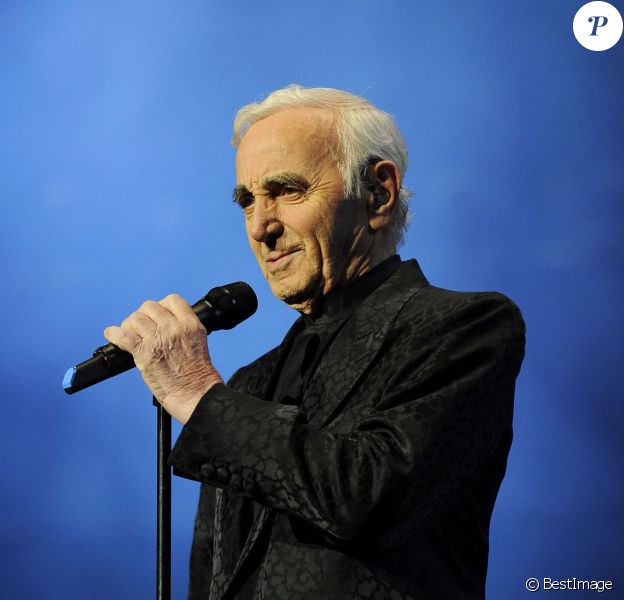 Charles Aznavour : Après 25 ans d'absence, il enchante le public ...