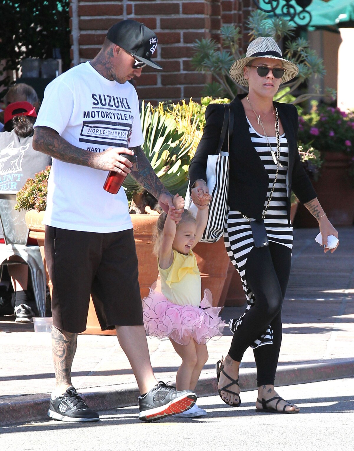 Photo : Pink et son mari Carey Hart avec leur fille Willow à Malibu, le ...