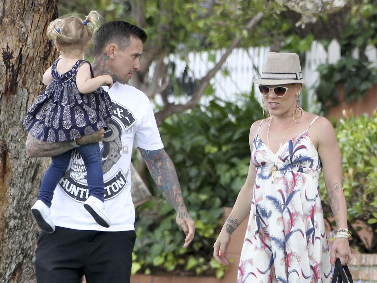 Photo : Exclusif - Pink et son mari Carey Hart vont faire un pique ...