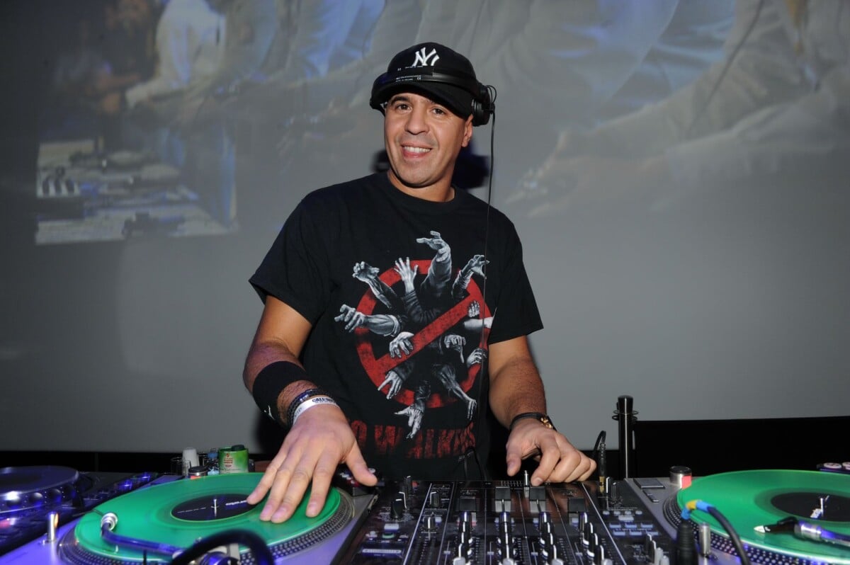 Photo : Cut Killer aux platines lors de la soirée de lancement de Call ...