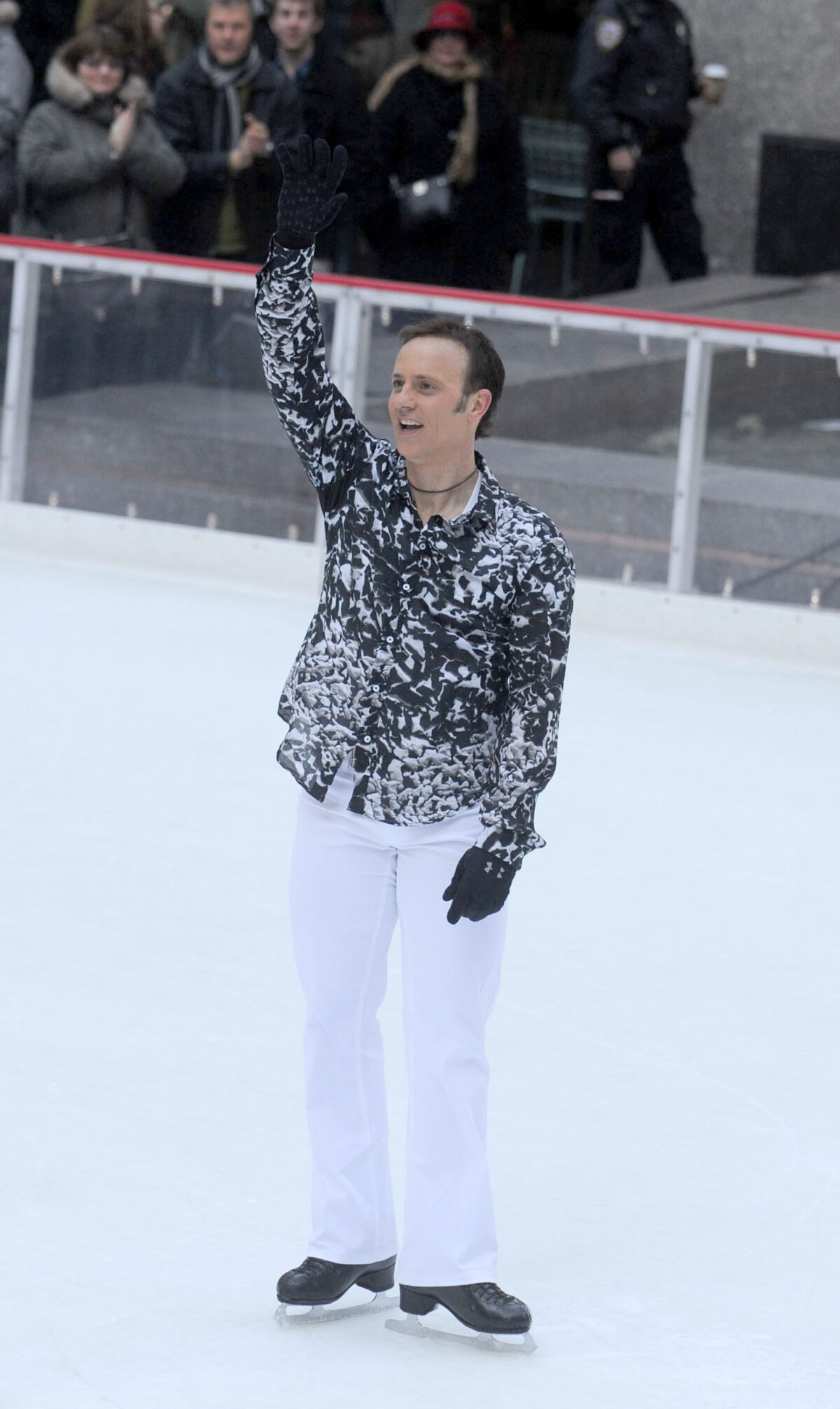 Vidéo : Brian Boitano au Rockefeller Center de New York, le 14 décembre ...