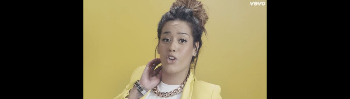 Photo : Amel Bent dans le clip de son nouveau titre Regarde-nous ...