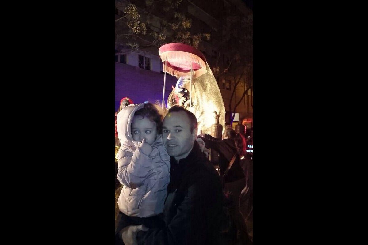 Photo : Andrés Iniesta avec sa fille Valeria - 2014 - Purepeople