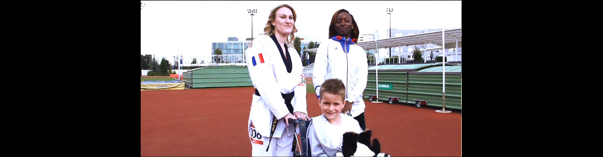 Photo : Marlène Harnois et Véronique Mang dans le clip Je Dégomme de ...