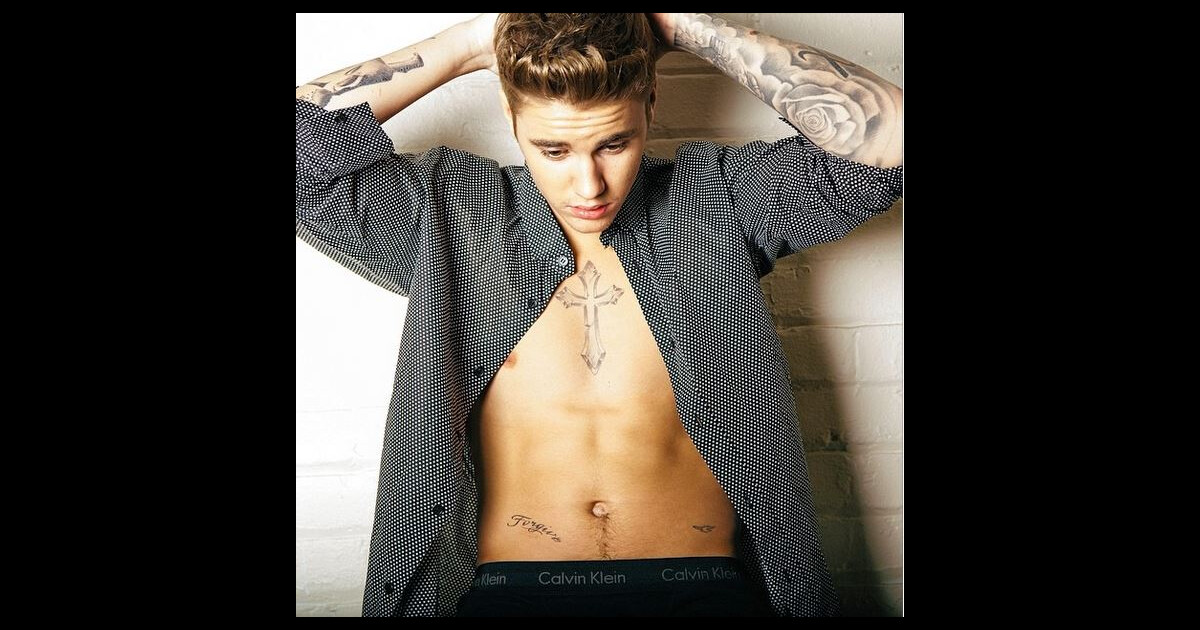 Justin Bieber : Sexy en boxer, le jeune tatoué s'imagine mannequin ...
