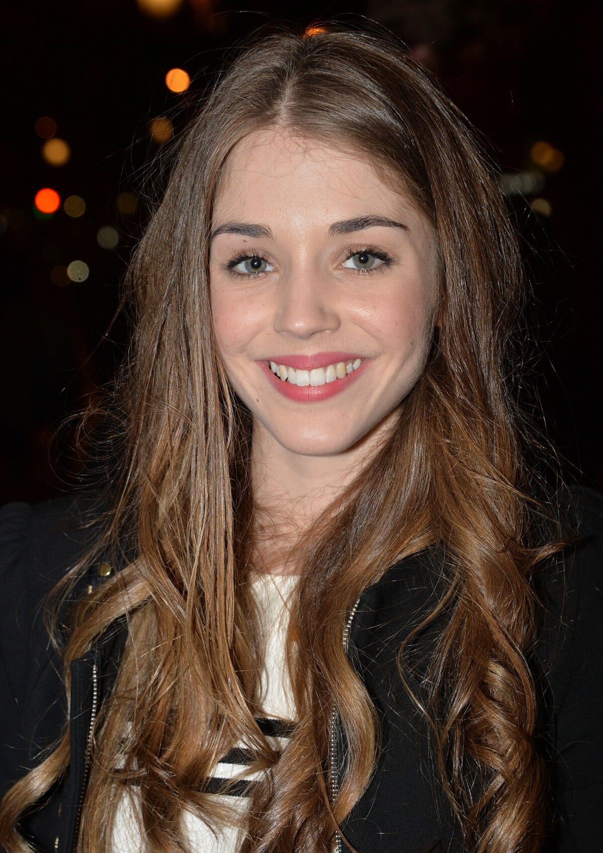 Photo : Alice Isaaz à l'avant-première du film "Les Yeux Jaunes Des ...
