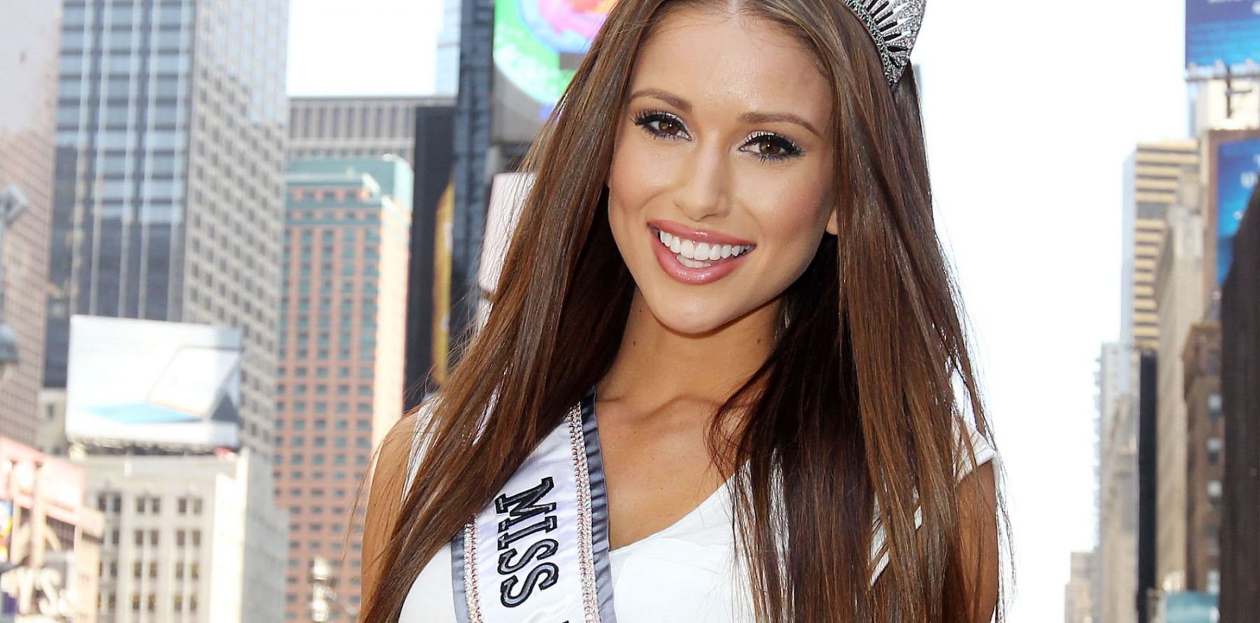 Nia Sanchez, Miss USA 2014 : Traitée de menteuse, elle se ridiculise en ...