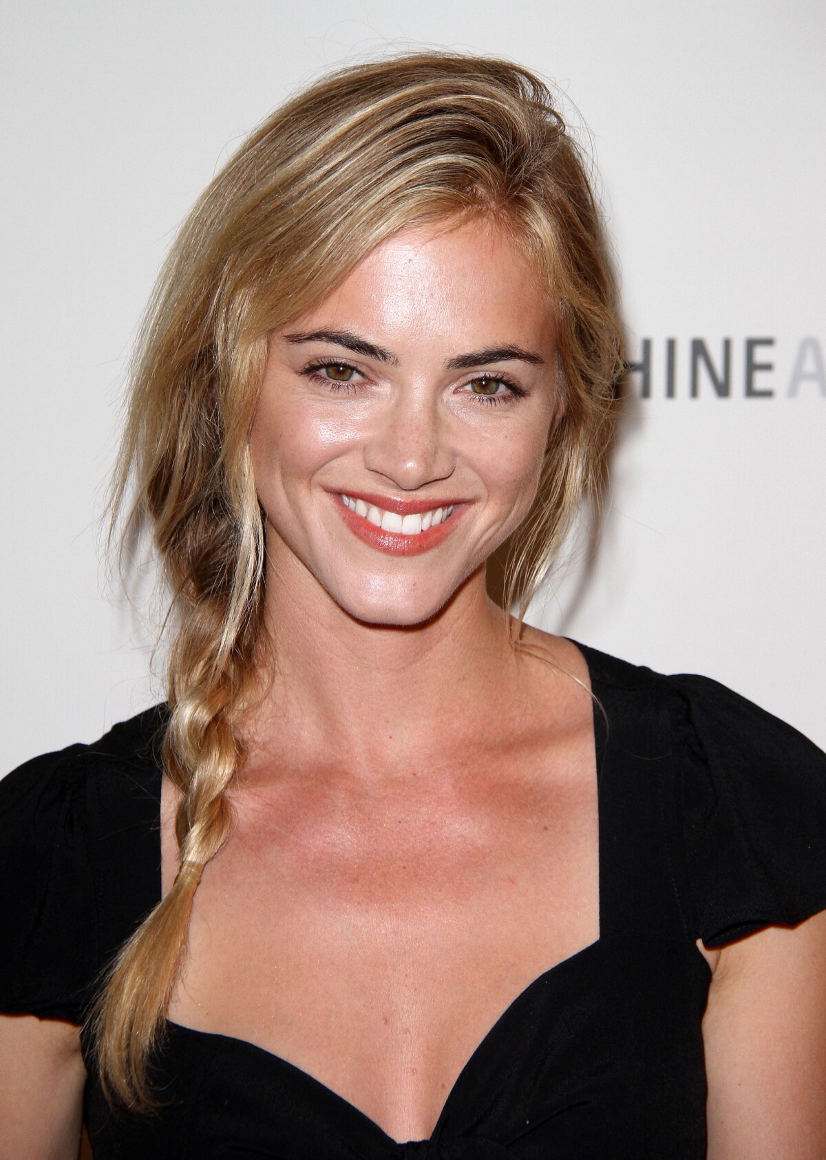 Photo : Emily Wickersham à la première de la serie "The Bridge" à Los ...