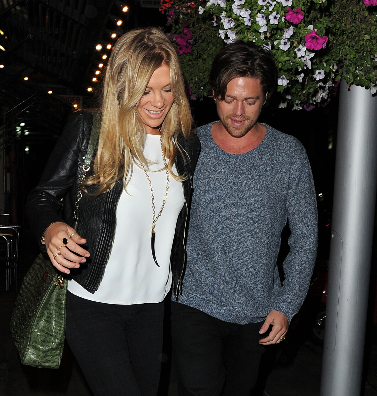 Photo : Chelsy Davy et son boyfriend Charles Goode, bien bronzés après ...