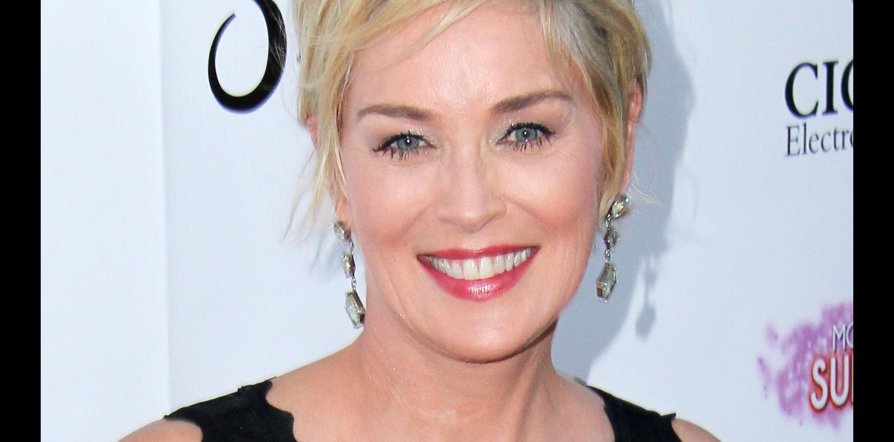 Sharon Stone : Sobriété et élégance face à Ozzy Osbourne, amoureux et ...