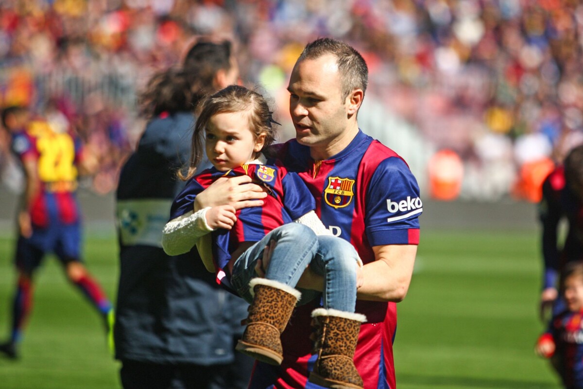 Photo : Andres Iniesta et sa fille Valeria - Les joueurs du FC ...