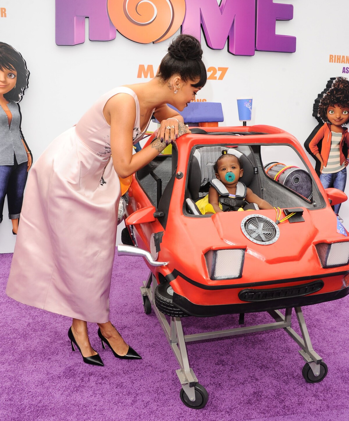 Photo : Rihanna avec sa nièce Majesty à la première du film En route ...