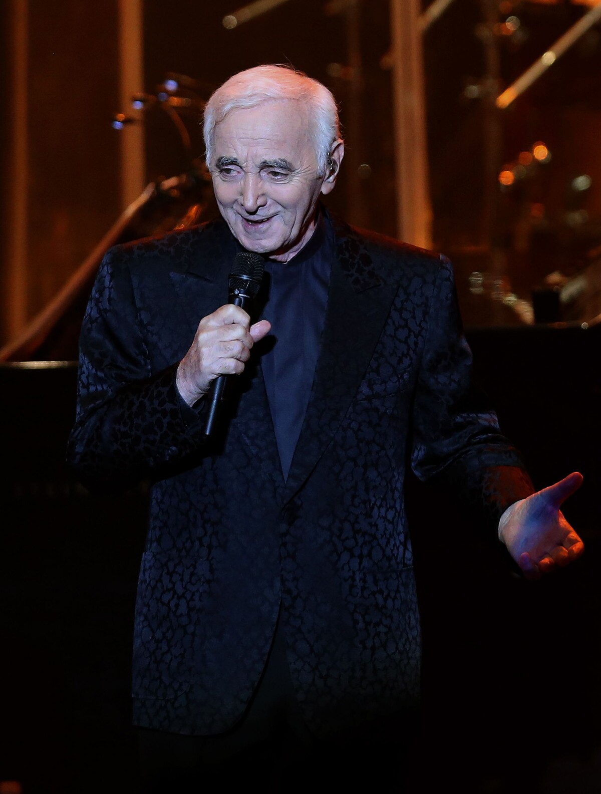 Photo : Charles Aznavour en concert au "Crocus City Hall" à Moscou, le ...