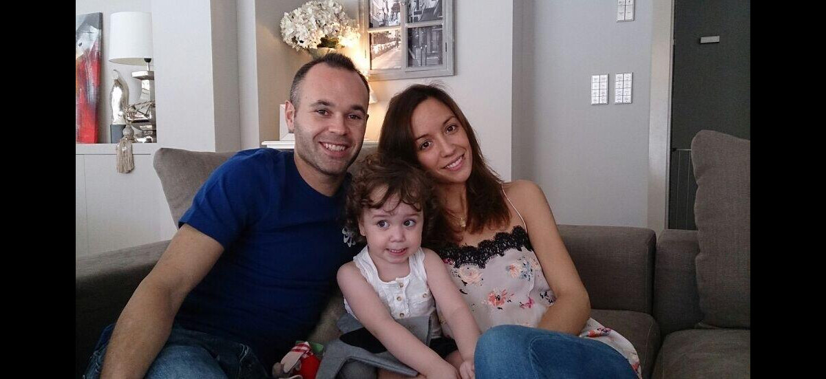 Photo : Andrés Iniesta et sa femme Anna Ortiz et leur fille Valeria le ...