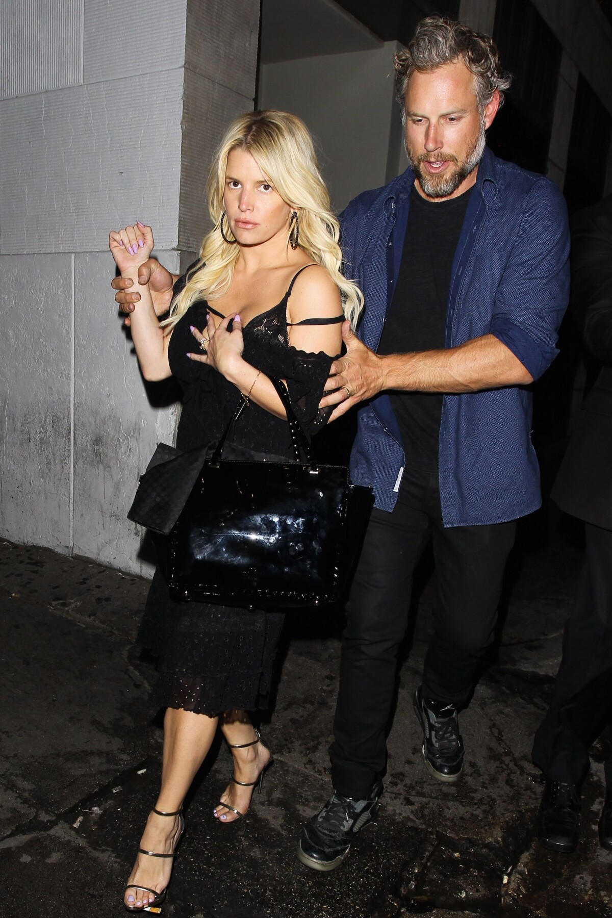 Photo : Jessica Simpson ivre quitte le Sayers Club avec son mari Eric ...