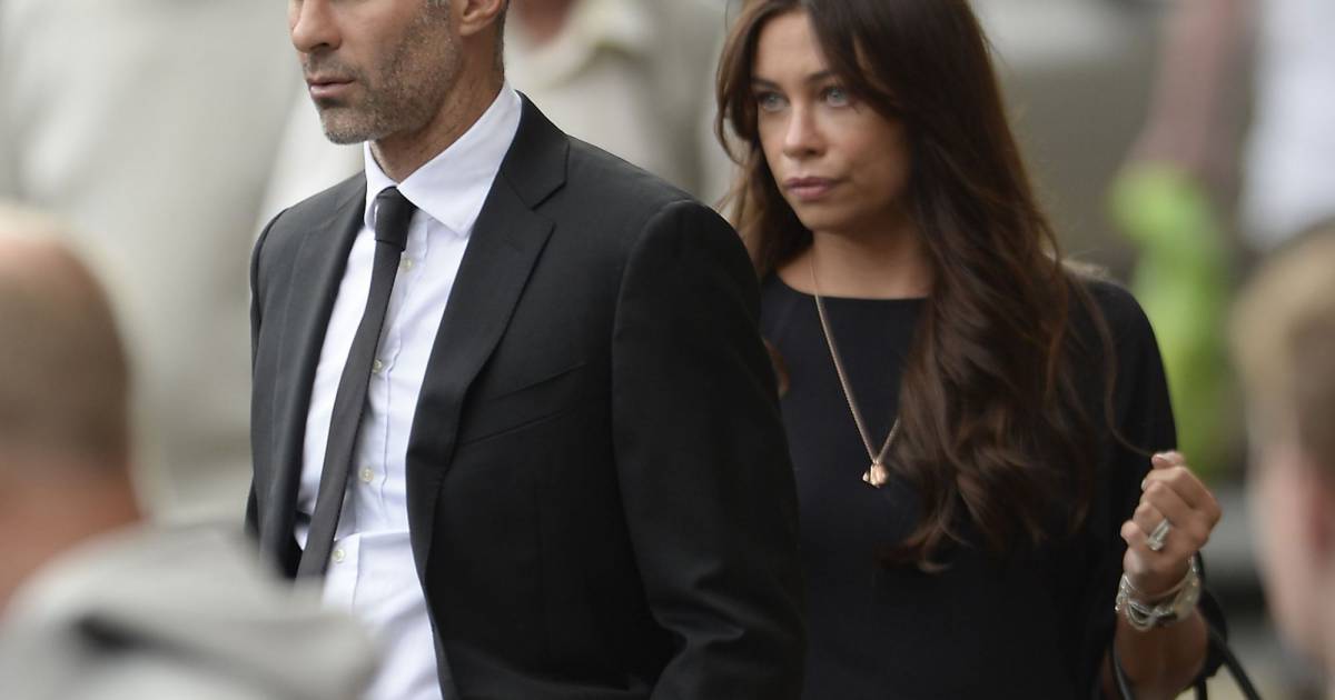 Ryan Giggs et sa femme Stacey Cooke à Bury aux obsèques de Neville ...
