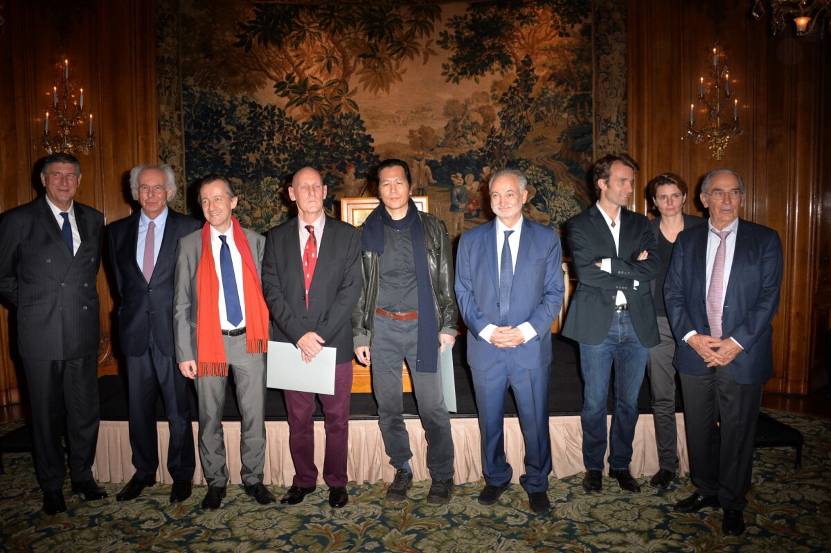 Photo : Didier le Calvez (PDG du Bristol), Roger-Pol Droit, Christophe ...