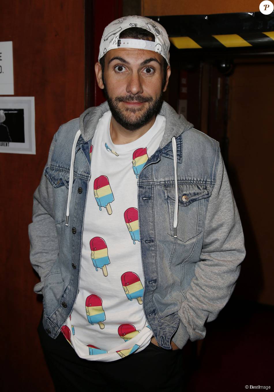 Exclusif - L'acteur Laurent Ournac pose dans sa loge au Casino de Paris ...