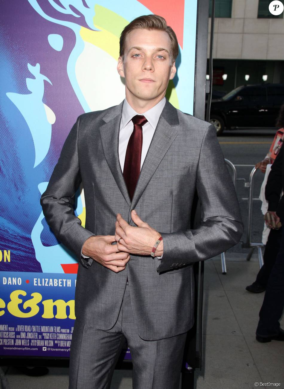 Jake Abel à la première de Love & Mercy au théâtre Samuel Goldwyn à ...