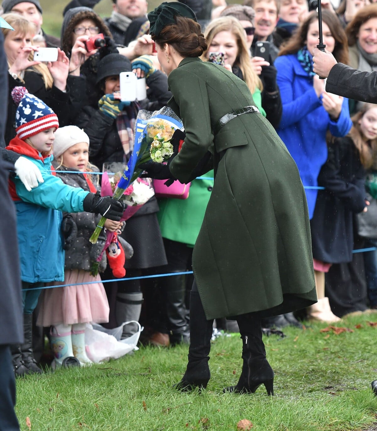 Photo : Kate Middleton, la duchesse de Cambridge, rencontrant la foule ...
