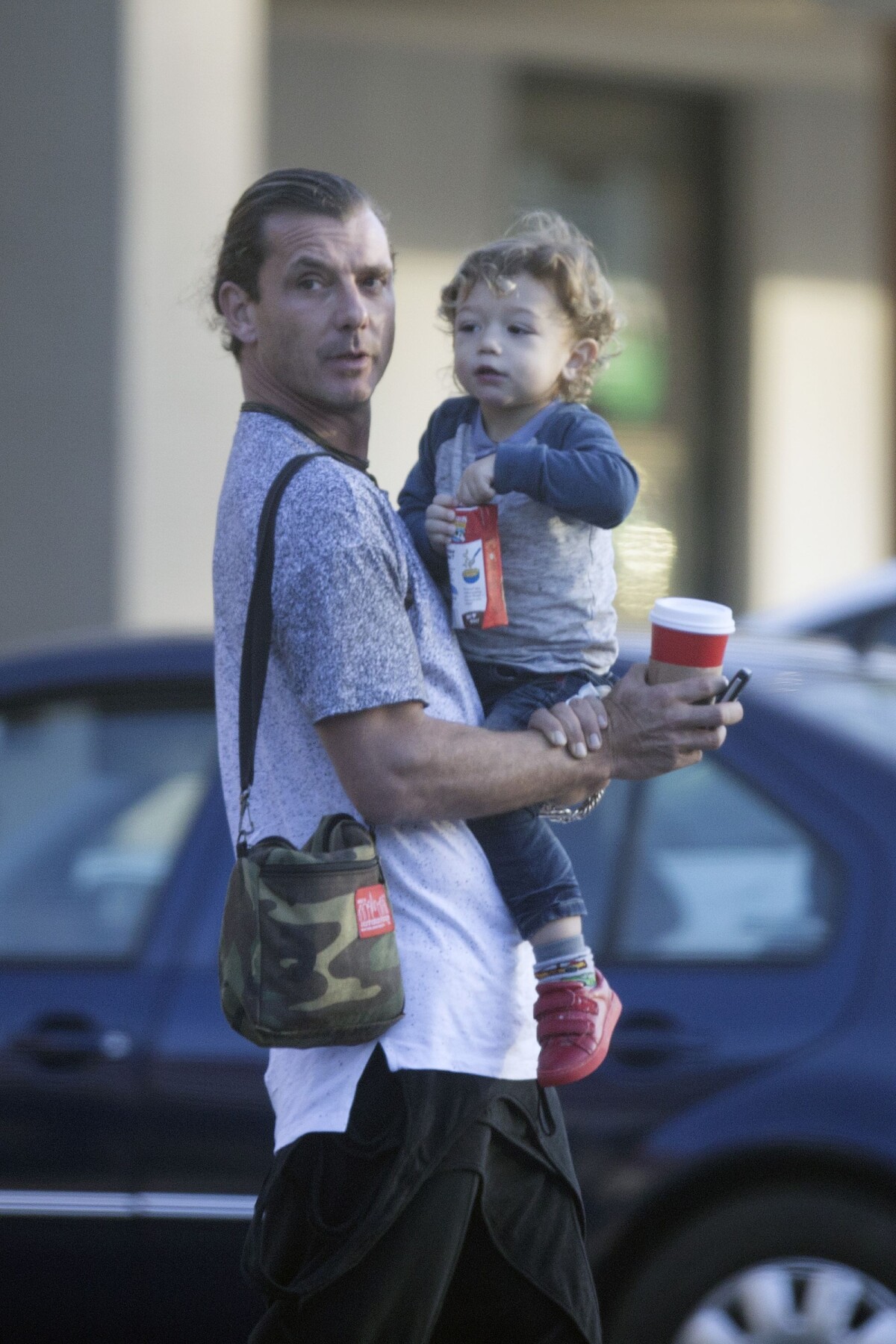 Photo : Exclusif - Gavin Rossdale s'amuse avec son fils Apollo sur la ...