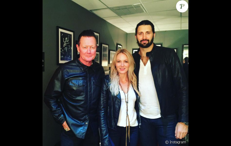 Jewel et son nouveau chéri Charlie Whitehurst avec l'acteur Robert ...