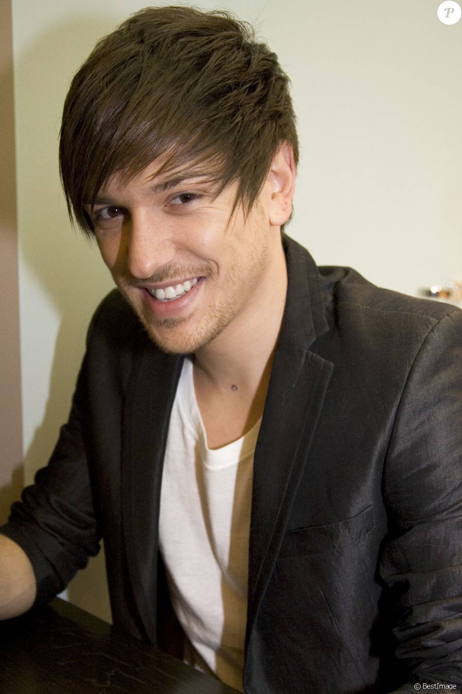 Quentin Mosimann lors du lancement de sa gamme de bijoux et tee-shirts ...