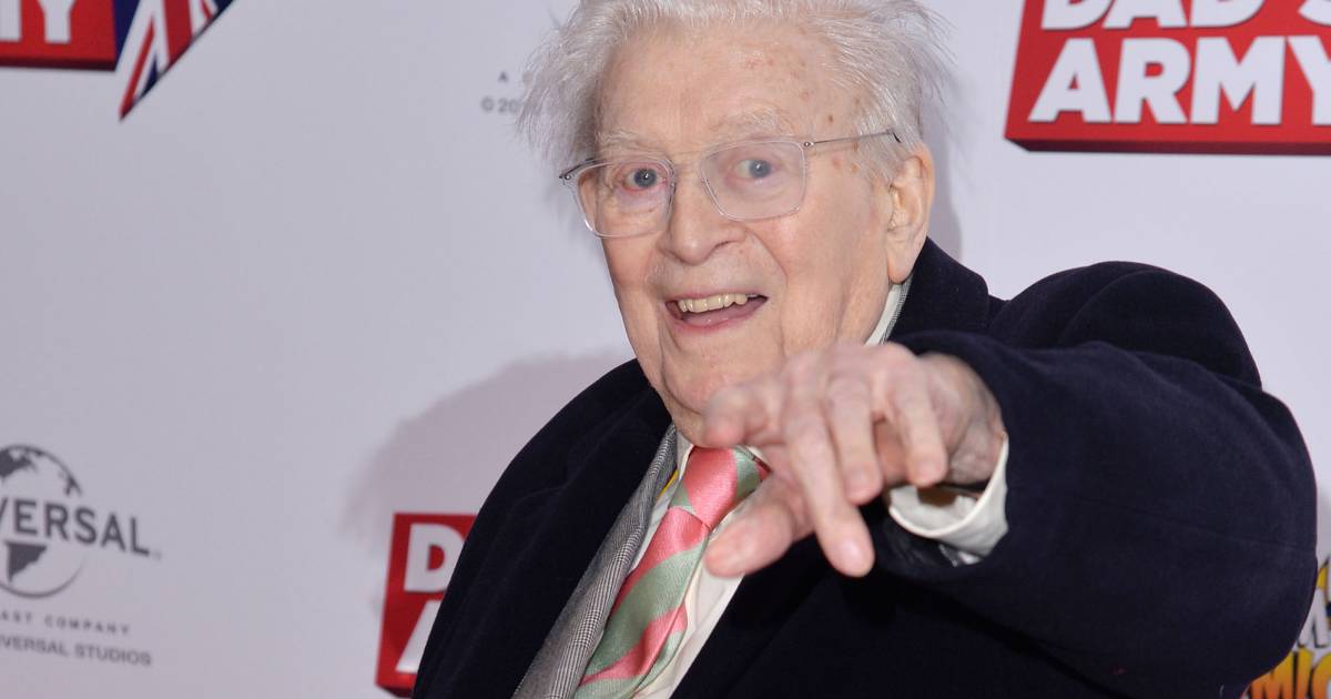 Jimmy Perry - Première du film Dad's army world à Londres le 26 janvier ...